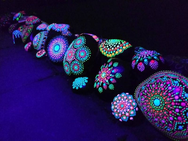20+ Easy Glow In The Dark Painting Ideas | HARUNMUDAK
